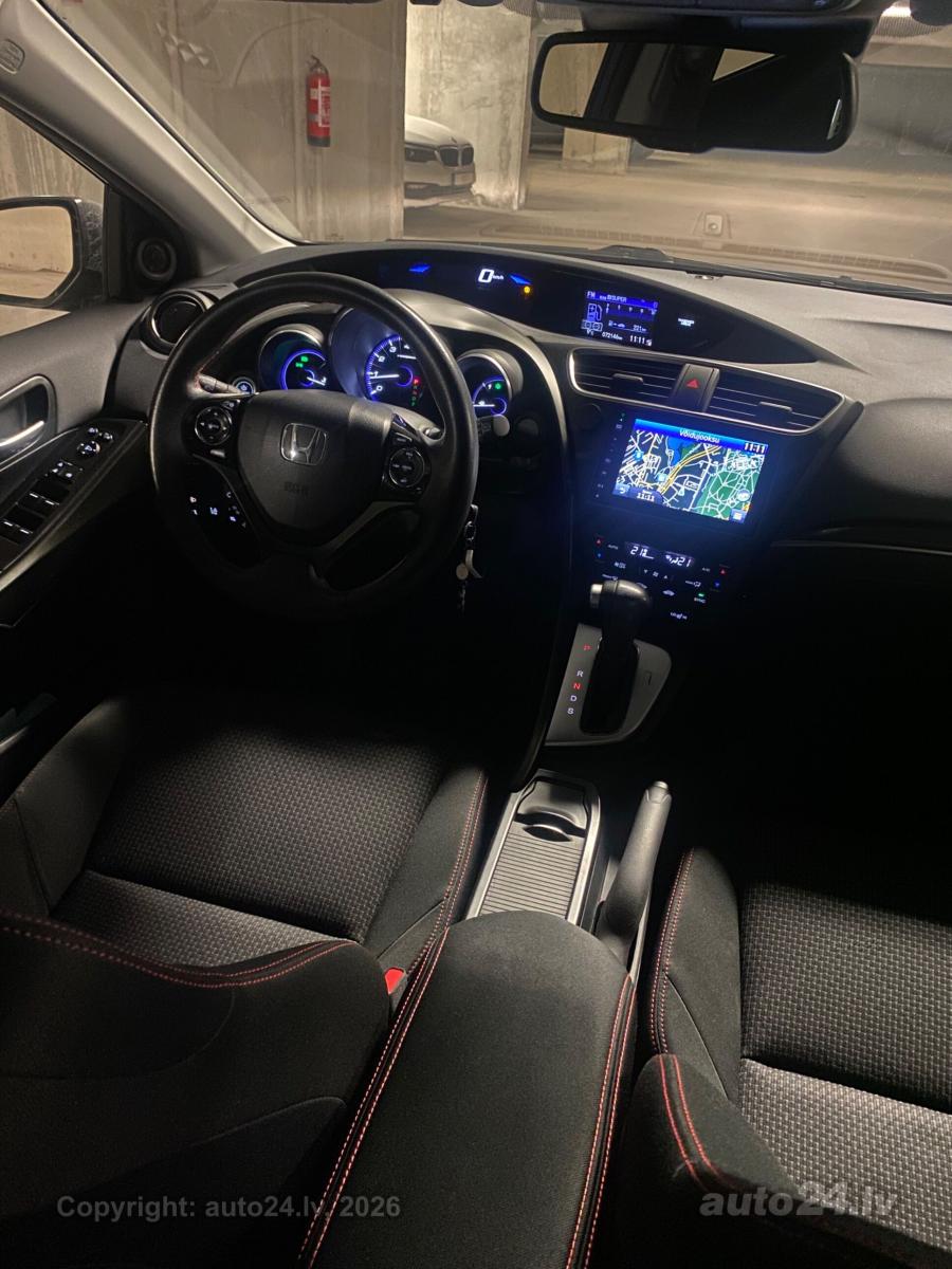 Blue Honda Civic 2017 in Tallinn, with an engine capacity of 1.80 L and mileage of 74 thousand km for 14490 €, photo 5 on AUTOMOTO.COM.LV