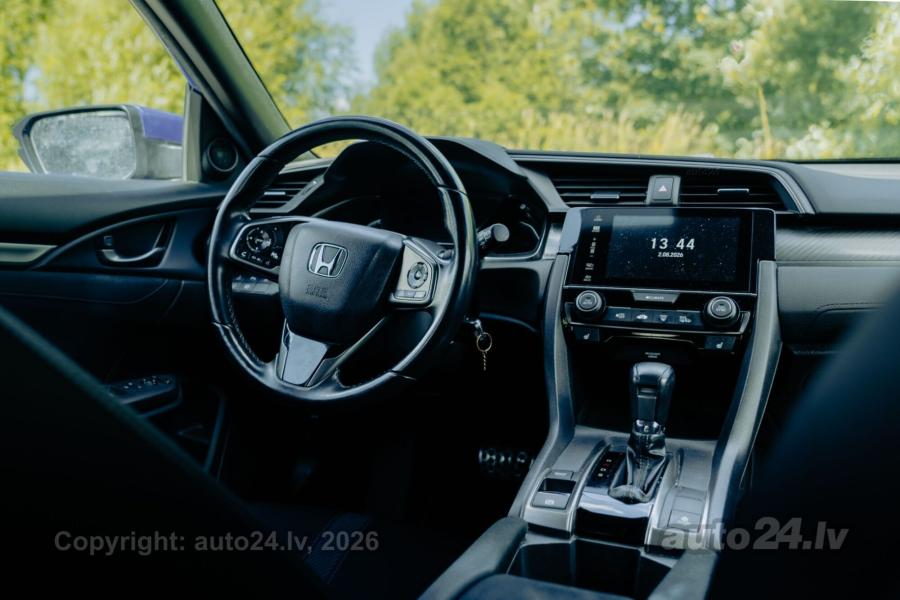 Zils Honda Civic 2017 Tallina, ar dzinēja tilpumu 1.50 L un nobraukumu 178 tūkst. km par 14700 €, foto 13 vietnē AUTOMOTO.COM.LV