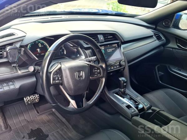 Honda Civic 2018 in Riga on AUTOMOTO.COM.LV Blue Honda Civic 2018 in Riga, with an engine capacity of 1.00 L and mileage of 96 thousand km for 10500 €, photo 6 on AUTOMOTO.COM.LV