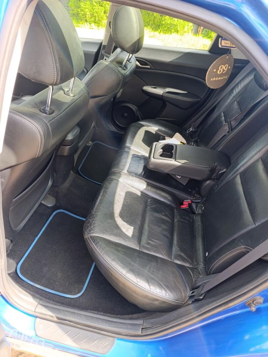Blue Honda Civic 2023 in Taurage, with an engine capacity of 2.20 L and mileage of 279 thousand km for 950 €, photo 9 on AUTOMOTO.COM.LV
