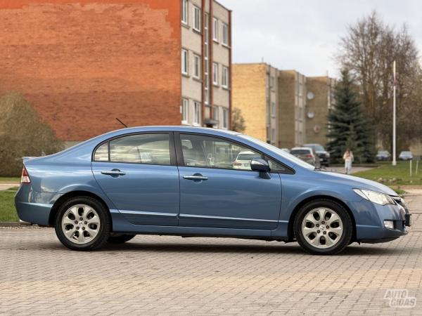 Zils Honda Civic 2006 Kaišiadorys, ar dzinēja tilpumu 1.30 L un nobraukumu 203 tūkst. km par 2300 €, foto 5 vietnē AUTOMOTO.COM.LV