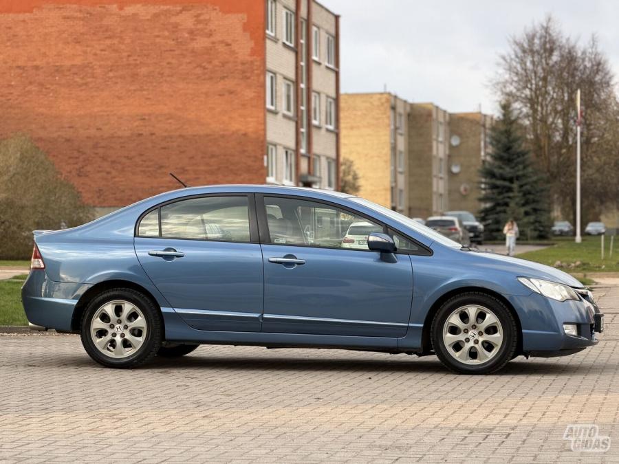 Blue Honda Civic 2006 in Kaisiadorys, with an engine capacity of 1.30 L and mileage of 203 thousand km for 2300 €, photo 6 on AUTOMOTO.COM.LV
