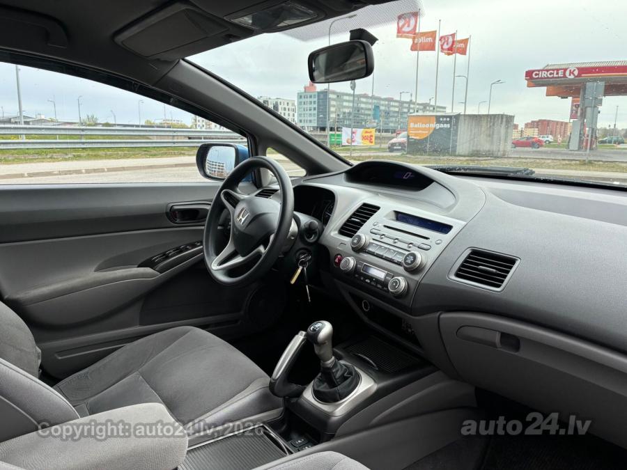 Zils Honda Civic 2006 Tallina, ar dzinēja tilpumu 1.80 L un nobraukumu 160 tūkst. km par 2299 €, foto 6 vietnē AUTOMOTO.COM.LV