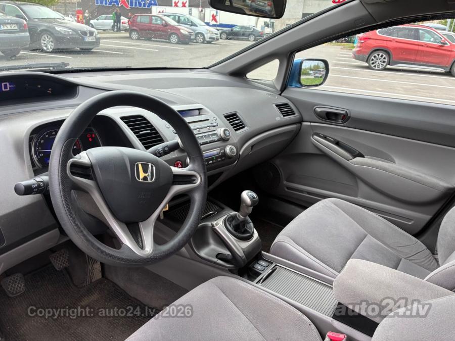 Zils Honda Civic 2006 Tallina, ar dzinēja tilpumu 1.80 L un nobraukumu 160 tūkst. km par 2299 €, foto 8 vietnē AUTOMOTO.COM.LV