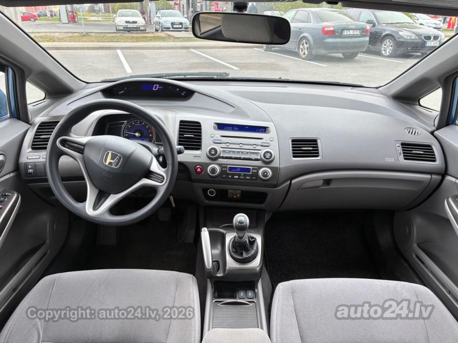 Zils Honda Civic 2006 Tallina, ar dzinēja tilpumu 1.80 L un nobraukumu 160 tūkst. km par 2299 €, foto 10 vietnē AUTOMOTO.COM.LV
