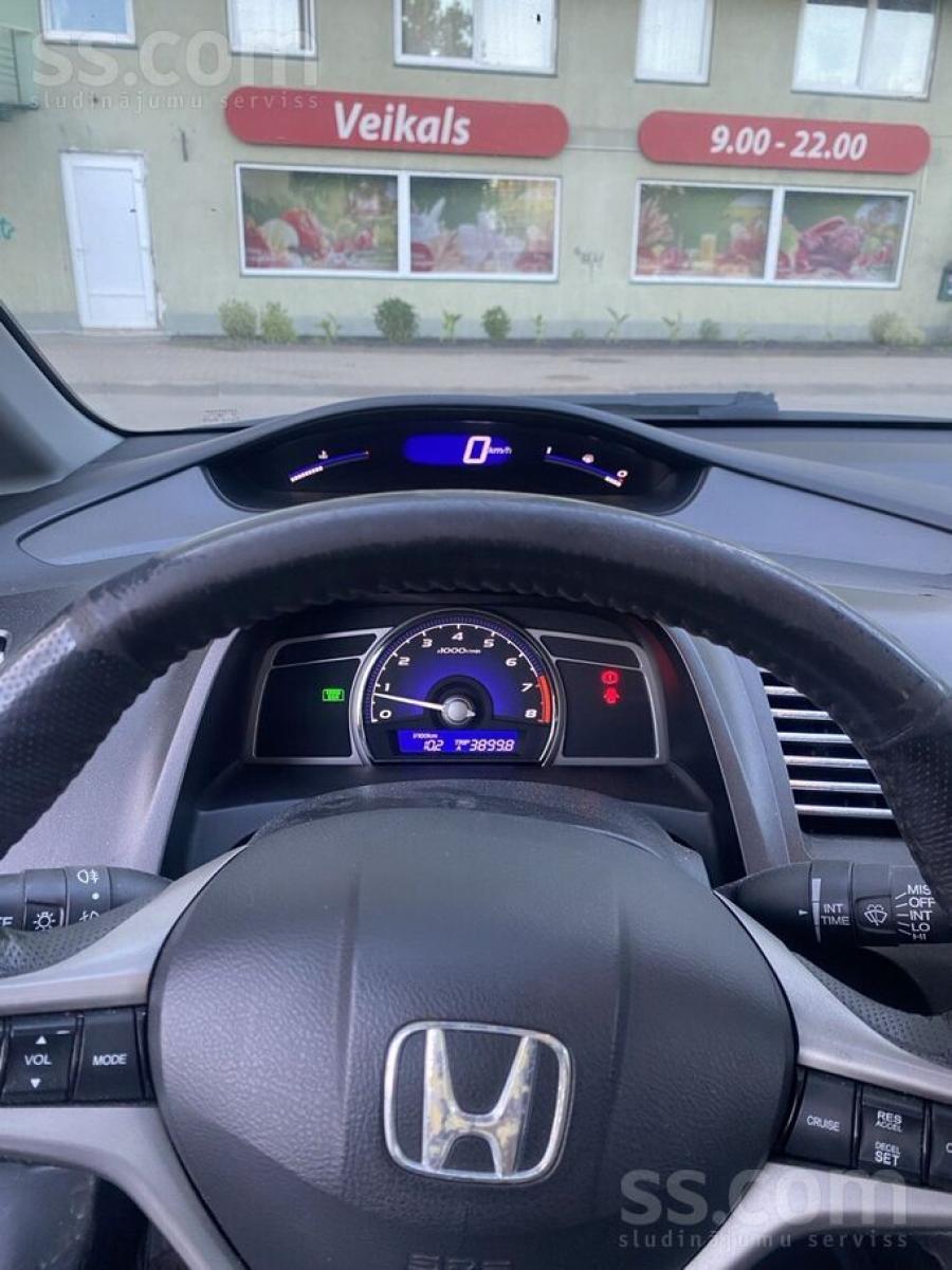 Blue Honda Civic 2006 in Riga, with an engine capacity of 1.80 L and mileage of 390 thousand km for 1750 €, photo 6 on AUTOMOTO.COM.LV
