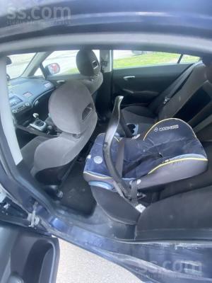 Blue Honda Civic 2006 in Riga, with an engine capacity of 1.80 L and mileage of 390 thousand km for 1750 €, photo 7 on AUTOMOTO.COM.LV