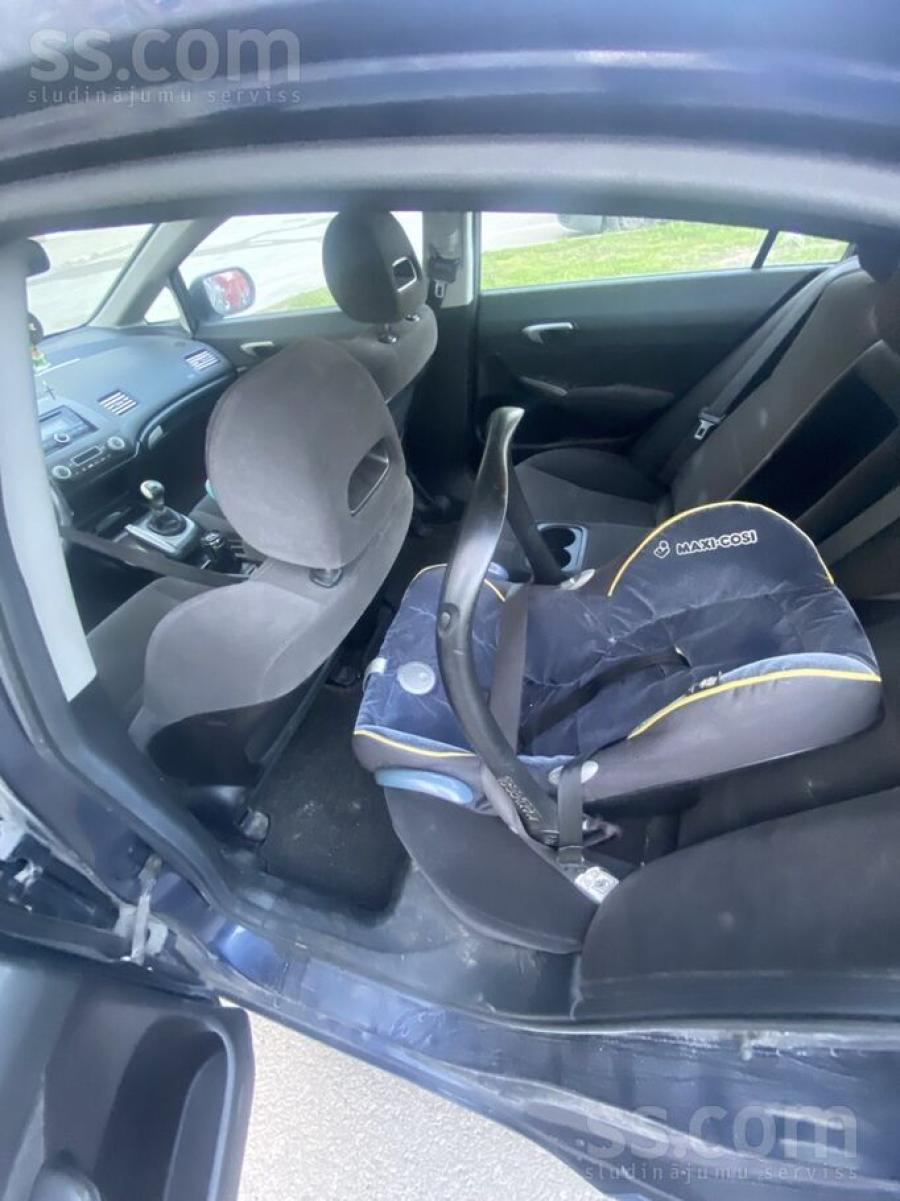 Blue Honda Civic 2006 in Riga, with an engine capacity of 1.80 L and mileage of 390 thousand km for 1750 €, photo 7 on AUTOMOTO.COM.LV