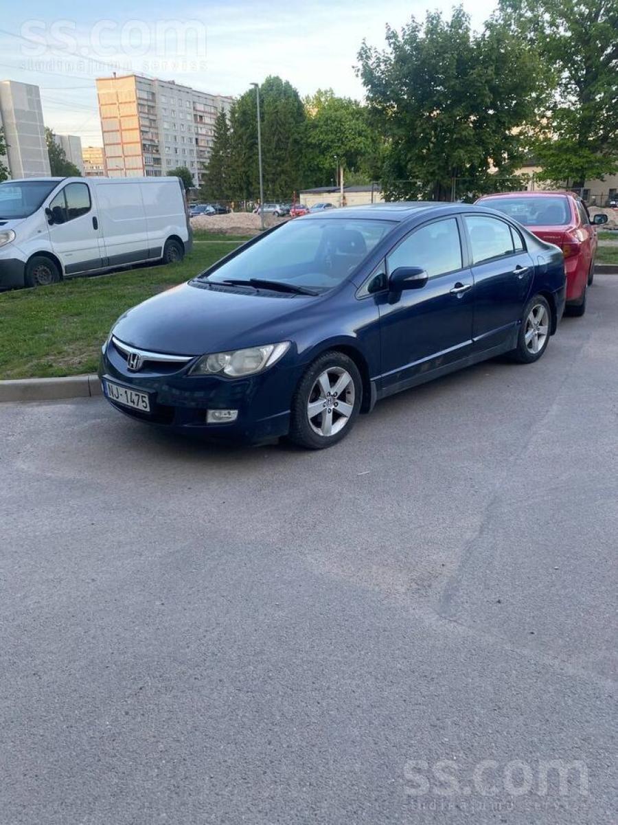 Blue Honda Civic 2006 in Riga, with an engine capacity of 1.80 L and mileage of 400 thousand km for 1699 €, photo 4 on AUTOMOTO.COM.LV