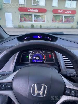 Blue Honda Civic 2006 in Riga, with an engine capacity of 1.80 L and mileage of 400 thousand km for 1699 €, photo 5 on AUTOMOTO.COM.LV