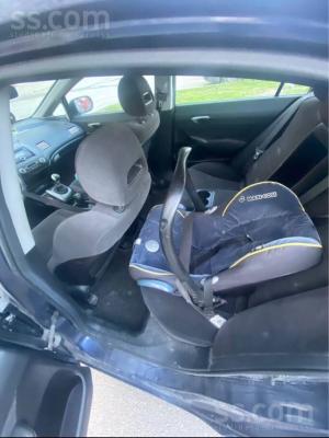 Blue Honda Civic 2006 in Riga, with an engine capacity of 1.80 L and mileage of 253 thousand km for 1550 €, photo 9 on AUTOMOTO.COM.LV