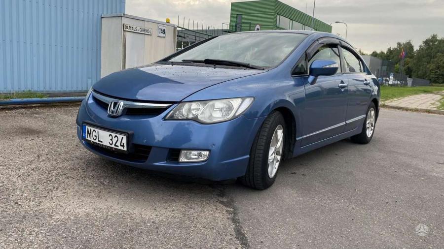 Blue Honda Civic 2006 in Vilnius, with an engine capacity of 1.30 L and mileage of 330 thousand km for 2900 €, photo 1 on AUTOMOTO.COM.LV