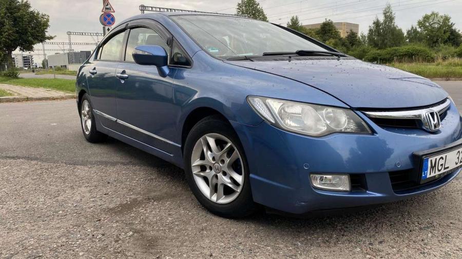 Blue Honda Civic 2006 in Vilnius, with an engine capacity of 1.30 L and mileage of 330 thousand km for 2900 €, photo 4 on AUTOMOTO.COM.LV