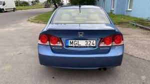 Blue Honda Civic 2006 in Vilnius, with an engine capacity of 1.30 L and mileage of 330 thousand km for 2900 €, photo 5 on AUTOMOTO.COM.LV