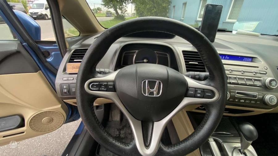 Blue Honda Civic 2006 in Vilnius, with an engine capacity of 1.30 L and mileage of 330 thousand km for 2900 €, photo 9 on AUTOMOTO.COM.LV