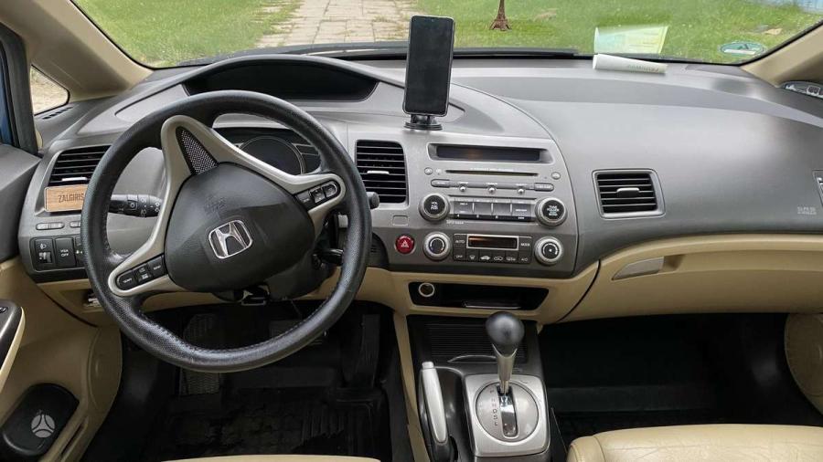 Blue Honda Civic 2006 in Vilnius, with an engine capacity of 1.30 L and mileage of 330 thousand km for 2900 €, photo 10 on AUTOMOTO.COM.LV