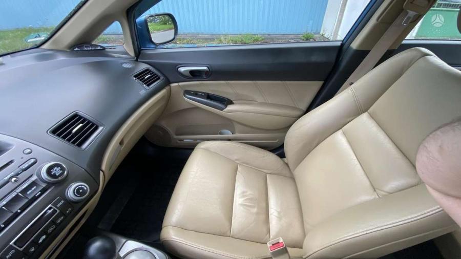 Blue Honda Civic 2006 in Vilnius, with an engine capacity of 1.30 L and mileage of 330 thousand km for 2900 €, photo 13 on AUTOMOTO.COM.LV