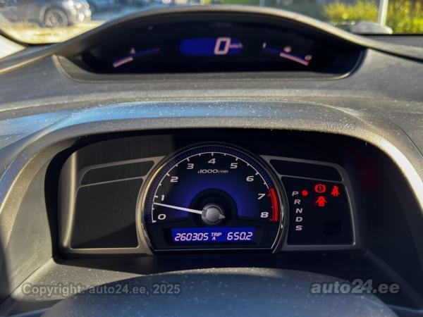 Zils Honda Civic 2007 Tallina, ar dzinēja tilpumu 1.80 L un nobraukumu 260 tūkst. km par 1299 €, foto 11 vietnē AUTOMOTO.COM.LV