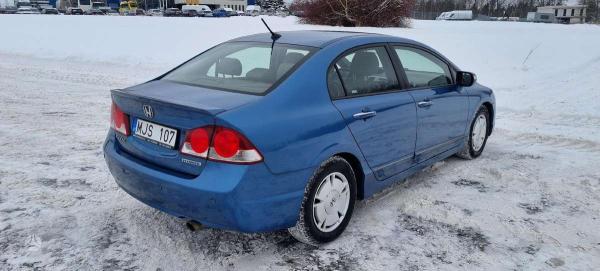 Zils Honda Civic 2007 Viļņa, ar dzinēja tilpumu 1.34 L un nobraukumu 200 tūkst. km par 1600 €, foto 5 vietnē AUTOMOTO.COM.LV