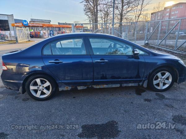 Zils Honda Civic 2007 Tallina, ar dzinēja tilpumu 1.80 L un nobraukumu 352 tūkst. km par 1200 €, foto 7 vietnē AUTOMOTO.COM.LV