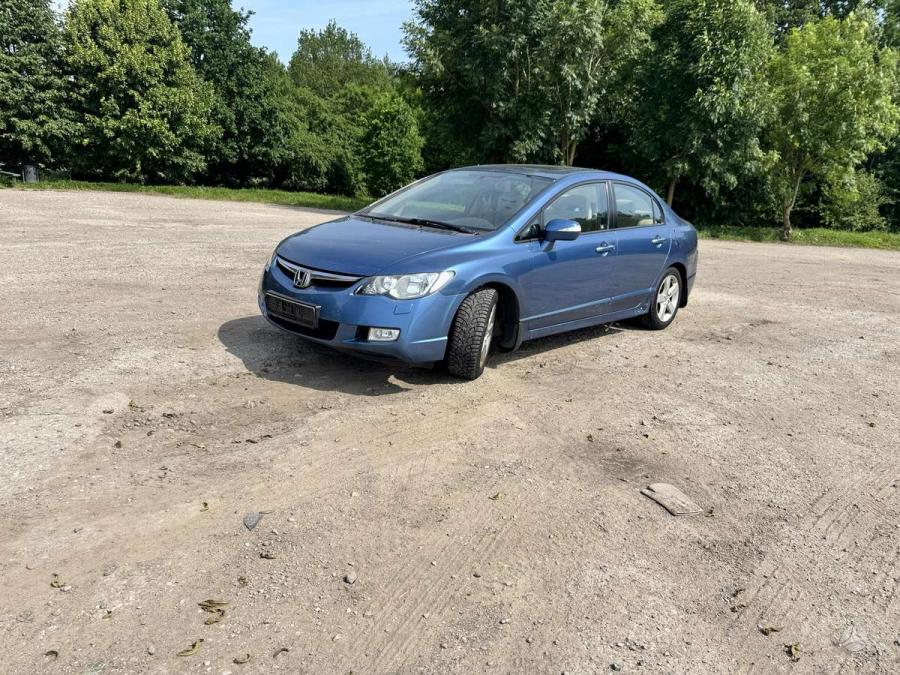 Blue Honda Civic 2007 in Panevezys, with an engine capacity of 1.80 L and mileage of 277 thousand km for 1000 €, photo 3 on AUTOMOTO.COM.LV