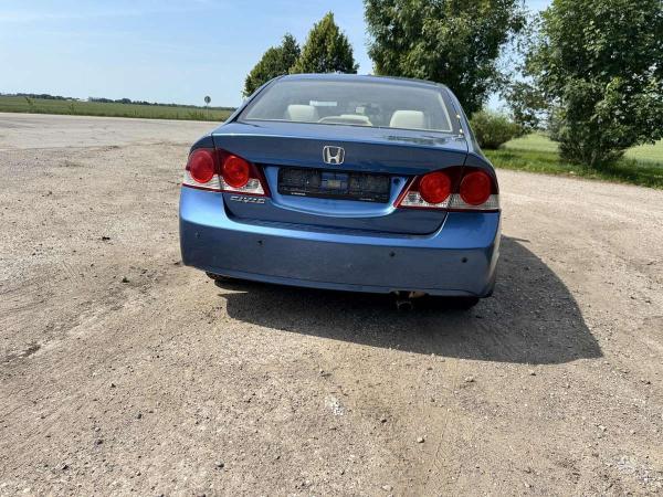 Blue Honda Civic 2007 in Panevezys, with an engine capacity of 1.80 L and mileage of 277 thousand km for 1000 €, photo 4 on AUTOMOTO.COM.LV