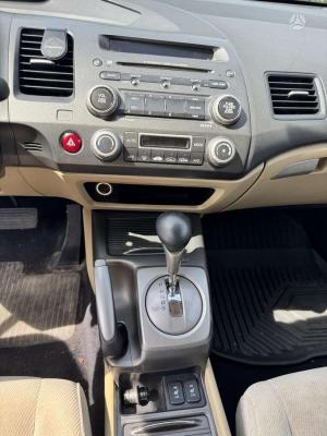 Blue Honda Civic 2007 in Panevezys, with an engine capacity of 1.80 L and mileage of 277 thousand km for 1000 €, photo 8 on AUTOMOTO.COM.LV