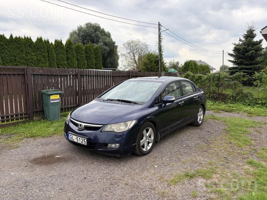 Blue Honda Civic 2007 in Riga, with an engine capacity of 1.80 L and mileage of 341 thousand km for 1800 €, photo 4 on AUTOMOTO.COM.LV
