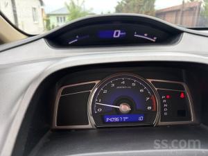 Blue Honda Civic 2007 in Riga, with an engine capacity of 1.80 L and mileage of 341 thousand km for 1800 €, photo 8 on AUTOMOTO.COM.LV