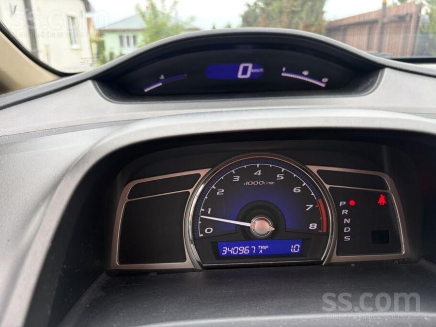Blue Honda Civic 2007 in Riga, with an engine capacity of 1.80 L and mileage of 341 thousand km for 1800 €, photo 8 on AUTOMOTO.COM.LV