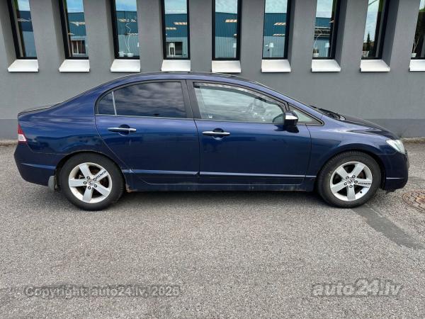 Blue Honda Civic 2007 in Tallinn, with an engine capacity of 1.80 L and mileage of 186 thousand km for 699 €, photo 4 on AUTOMOTO.COM.LV