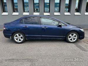 Zils Honda Civic 2007 Tallina, ar dzinēja tilpumu 1.80 L un nobraukumu 186 tūkst. km par 699 €, foto 5 vietnē AUTOMOTO.COM.LV