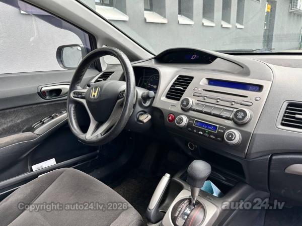 Blue Honda Civic 2007 in Tallinn, with an engine capacity of 1.80 L and mileage of 186 thousand km for 699 €, photo 8 on AUTOMOTO.COM.LV