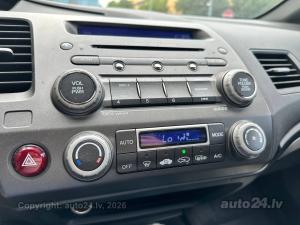 Zils Honda Civic 2007 Tallina, ar dzinēja tilpumu 1.80 L un nobraukumu 186 tūkst. km par 699 €, foto 16 vietnē AUTOMOTO.COM.LV