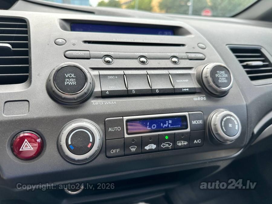 Zils Honda Civic 2007 Tallina, ar dzinēja tilpumu 1.80 L un nobraukumu 186 tūkst. km par 699 €, foto 16 vietnē AUTOMOTO.COM.LV