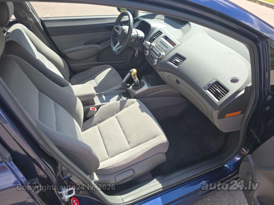 Синий Хонда Цивик 2007 в Таллин, объемом двигателя 1.80 л и пробегом 159 тыс. км за 2000 €, фото 16 на AUTOMOTO.COM.LV