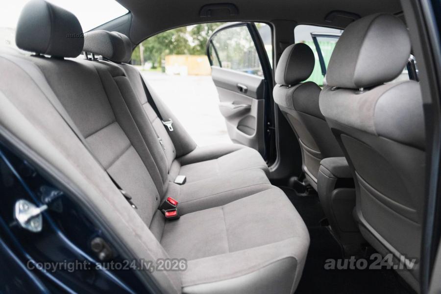 Zils Honda Civic 2007 Tallina, ar dzinēja tilpumu 1.80 L un nobraukumu 159 tūkst. km par 2499 €, foto 8 vietnē AUTOMOTO.COM.LV