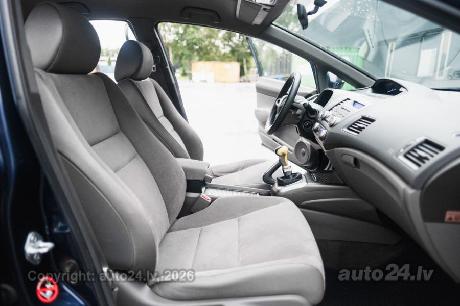 Zils Honda Civic 2007 Tallina, ar dzinēja tilpumu 1.80 L un nobraukumu 159 tūkst. km par 2499 €, foto 9 vietnē AUTOMOTO.COM.LV