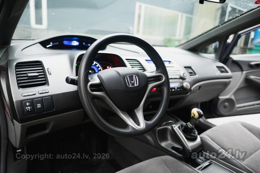 Zils Honda Civic 2007 Tallina, ar dzinēja tilpumu 1.80 L un nobraukumu 159 tūkst. km par 2499 €, foto 10 vietnē AUTOMOTO.COM.LV