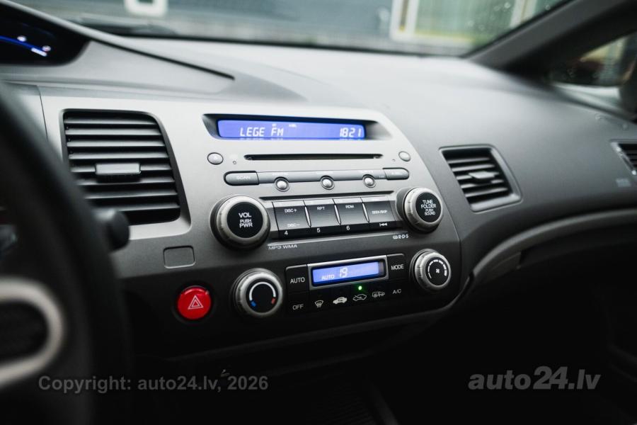 Zils Honda Civic 2007 Tallina, ar dzinēja tilpumu 1.80 L un nobraukumu 159 tūkst. km par 2499 €, foto 12 vietnē AUTOMOTO.COM.LV