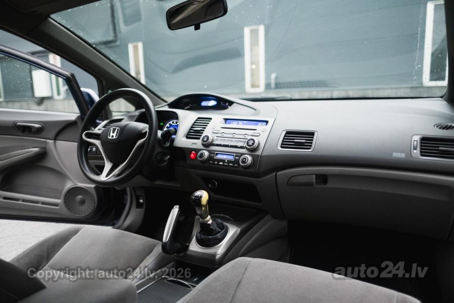 Zils Honda Civic 2007 Tallina, ar dzinēja tilpumu 1.80 L un nobraukumu 159 tūkst. km par 2499 €, foto 13 vietnē AUTOMOTO.COM.LV