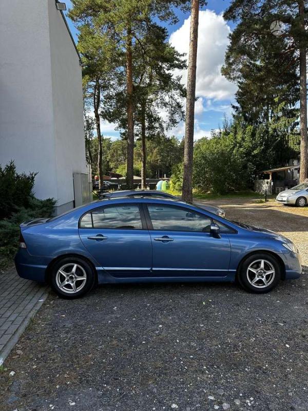 Blue Honda Civic 2007 in Vilnius, with an engine capacity of 1.34 L and mileage of 380 thousand km for 2200 €, photo 7 on AUTOMOTO.COM.LV