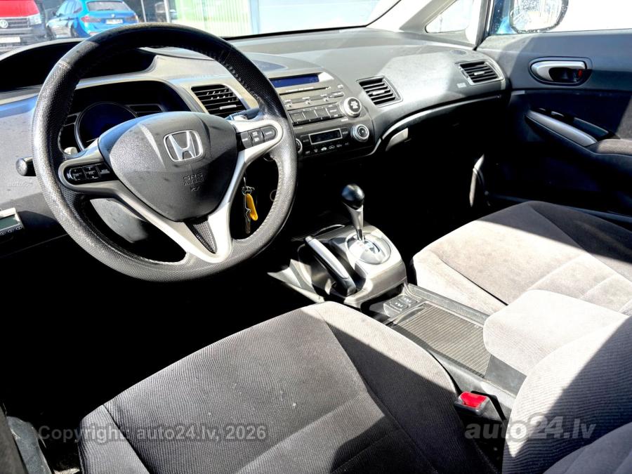 Blue Honda Civic 2008 in Tallinn, with an engine capacity of 1.80 L and mileage of 275 thousand km for 2299 €, photo 9 on AUTOMOTO.COM.LV