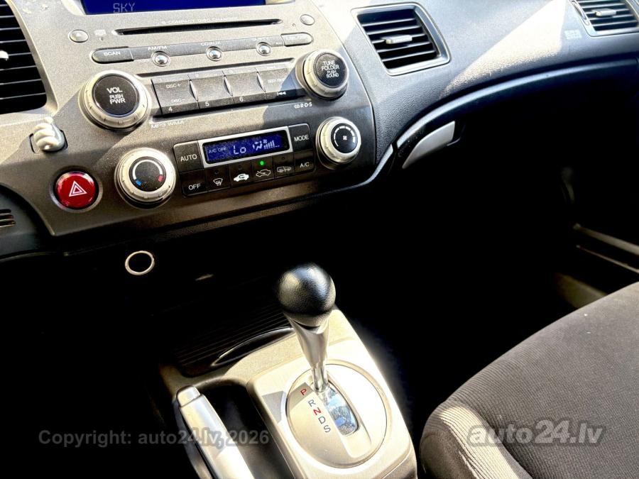 Blue Honda Civic 2008 in Tallinn, with an engine capacity of 1.80 L and mileage of 275 thousand km for 2299 €, photo 16 on AUTOMOTO.COM.LV