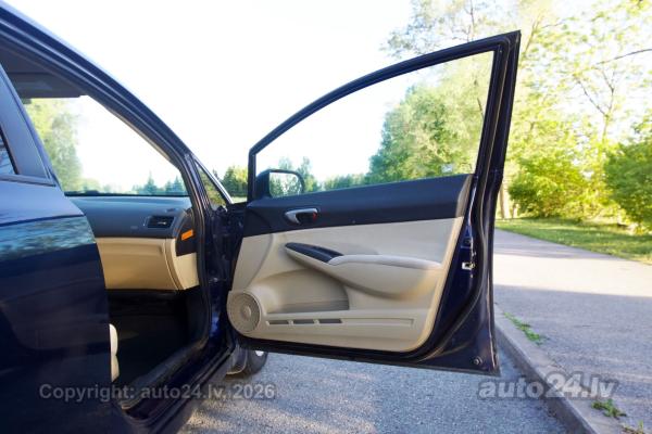 Blue Honda Civic 2008 in Tartu, with an engine capacity of 1.80 L and mileage of 164 thousand km for 3950 €, photo 7 on AUTOMOTO.COM.LV