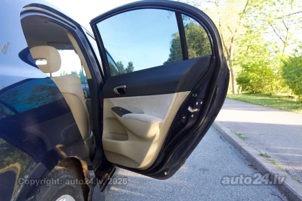 Blue Honda Civic 2008 in Tartu, with an engine capacity of 1.80 L and mileage of 164 thousand km for 3950 €, photo 8 on AUTOMOTO.COM.LV