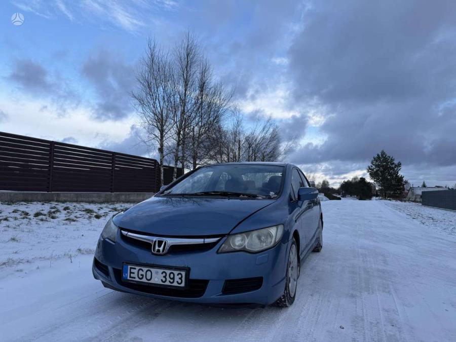 Blue Honda Civic 2009 in Vilnius, with an engine capacity of 1.80 L and mileage of 290 thousand km for 1750 €, photo 1 on AUTOMOTO.COM.LV