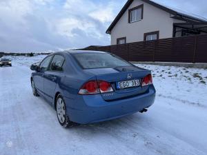 Blue Honda Civic 2009 in Vilnius, with an engine capacity of 1.80 L and mileage of 290 thousand km for 1750 €, photo 4 on AUTOMOTO.COM.LV