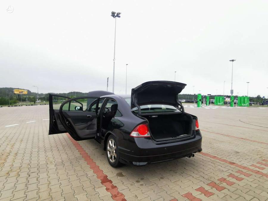 Blue Honda Civic 2009 in Vilnius, with an engine capacity of 1.34 L and mileage of 400 thousand km for 1350 €, photo 9 on AUTOMOTO.COM.LV