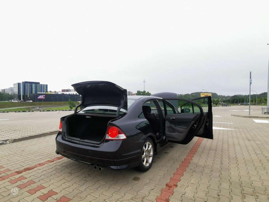 Blue Honda Civic 2009 in Vilnius, with an engine capacity of 1.34 L and mileage of 400 thousand km for 1350 €, photo 12 on AUTOMOTO.COM.LV
